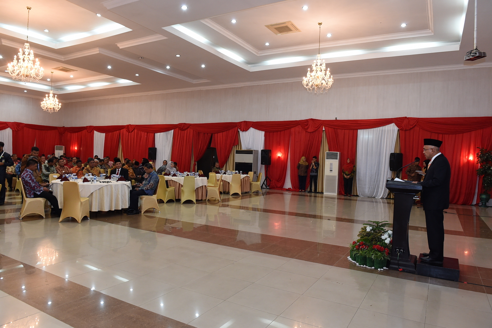 Gubri Lantik Ketua BPKP Provinsi Riau di Balai Serindit gedung daerah ...